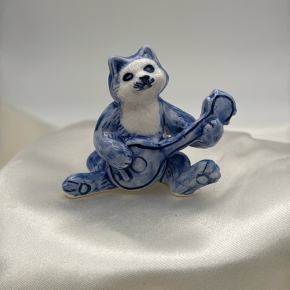 Delft | Art | Delft Blue Miniature Motif Cat W Banjo And Delft Pitcher ...